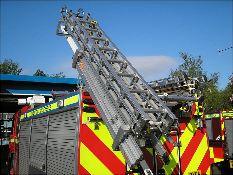 Bayley Short Triple Extension Ladder